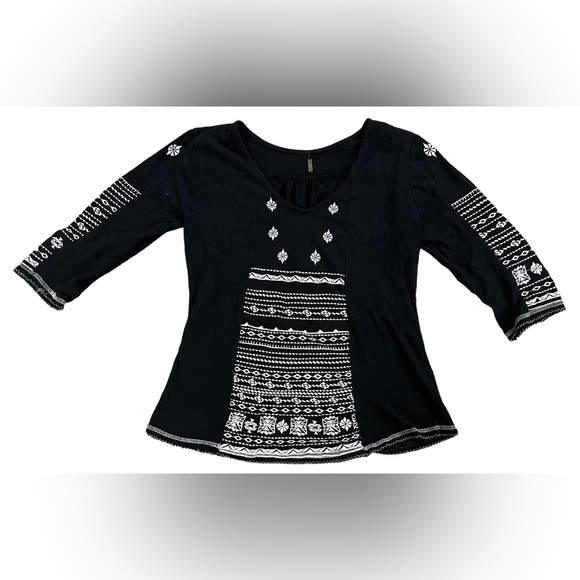 Poof! | Tops | Poof Womens Medium 34 Sleeve Black Top With White ...